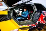 Sebastien Loeb “Peugeot 3008 DKR” -y görkezýär we “Dakar 2019” -y dolandyrmak pikiriniň nädip ýüze çykandygyny düşündirýär 100766_3