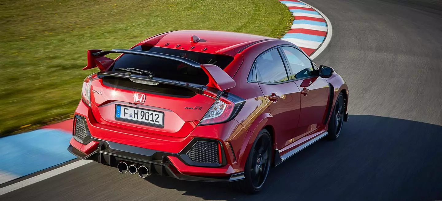 2017-Honda-Civic-Type-R-(12)