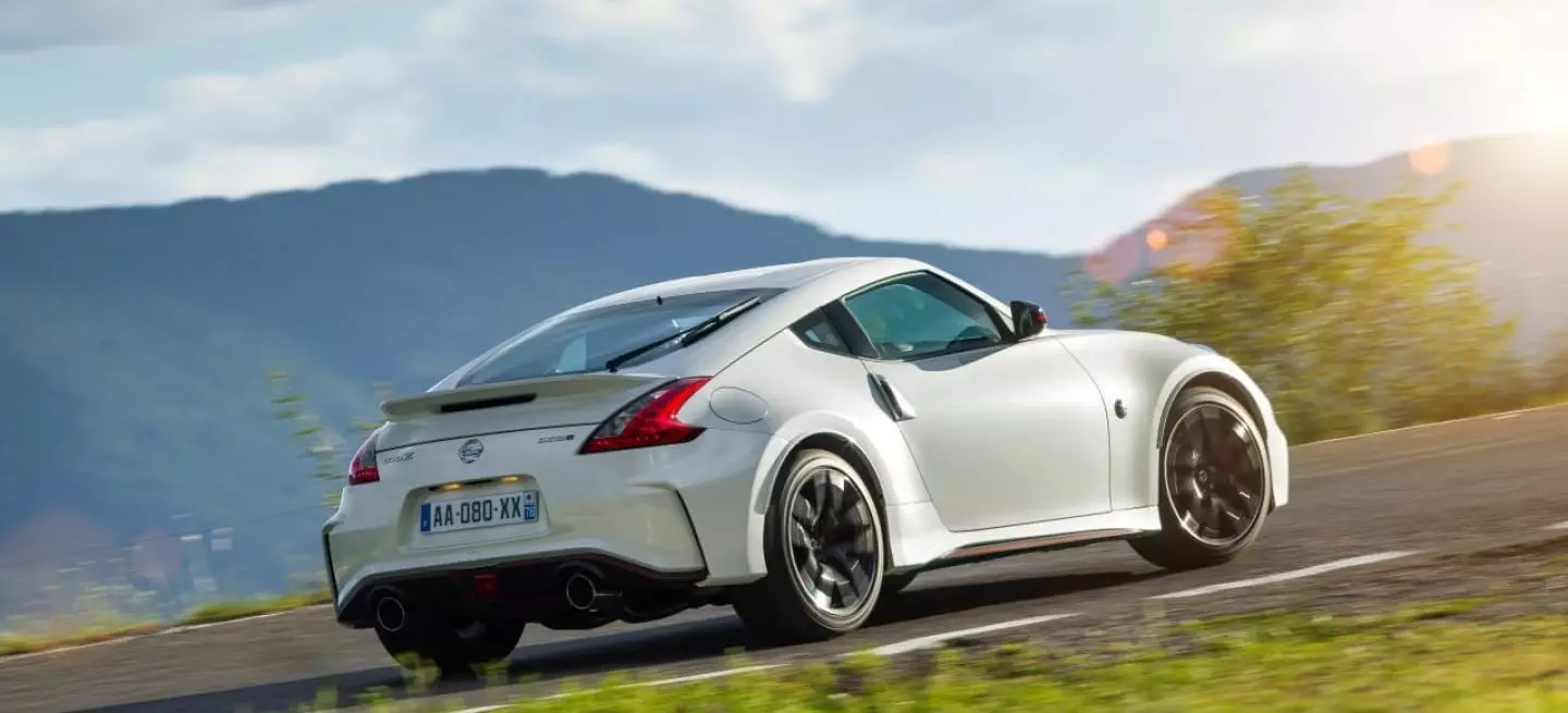 نيسان_370Z_Nismo_MY_2015_DM_33