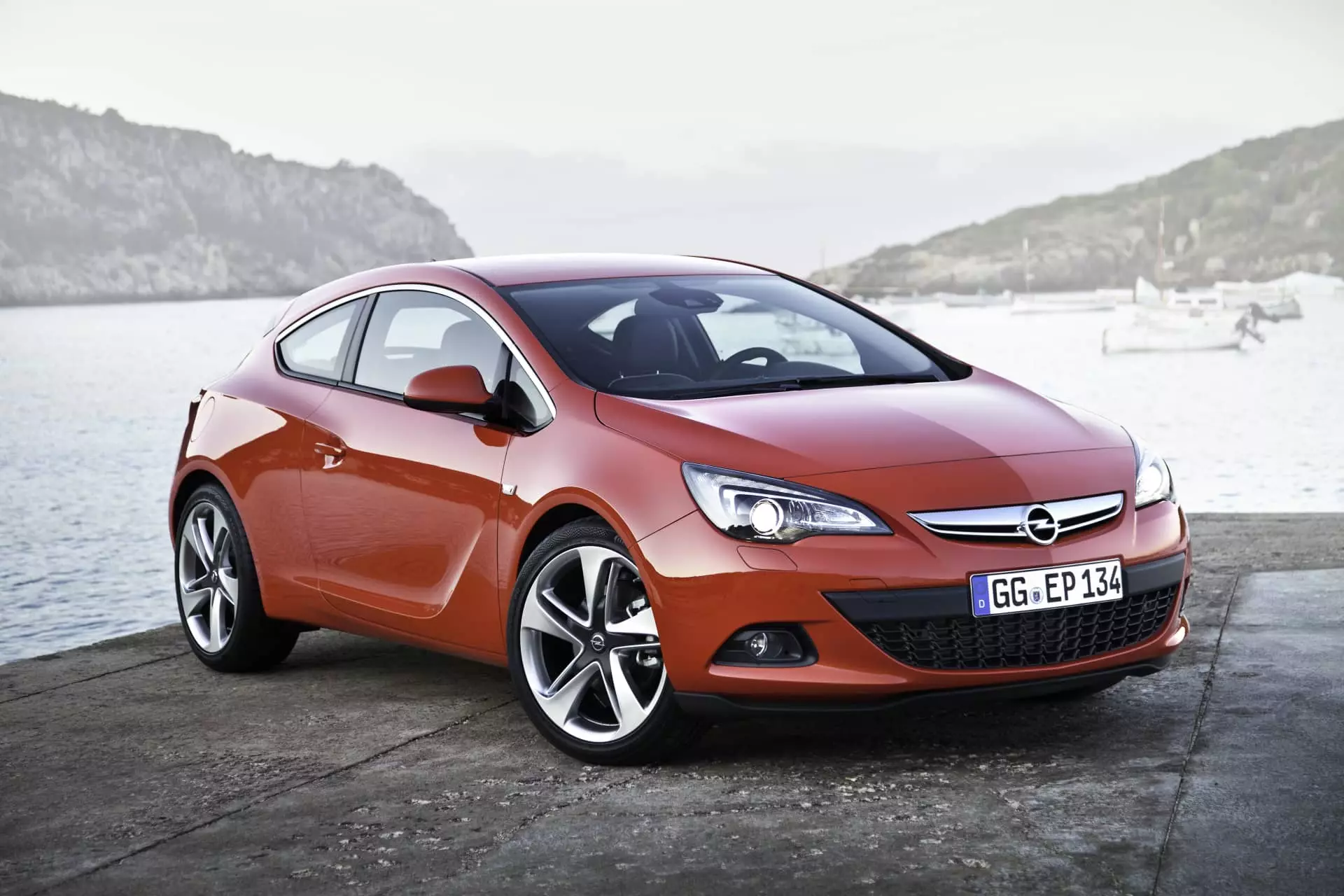 The compact 3-doors are in danger of extinction and you have an Opel GTC for 19,200 euros