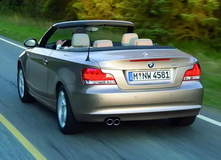 BMW الفئة الأولى المكشوفة 2008