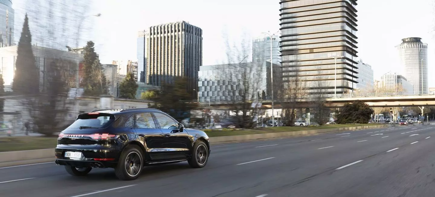 Porsche Macan Sprit 2019 8 ពណ៌ខ្មៅ