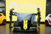 Renault stellt einen neuen Sponsor vor und enthüllt die endgültigen Farben des RS20 105527_2