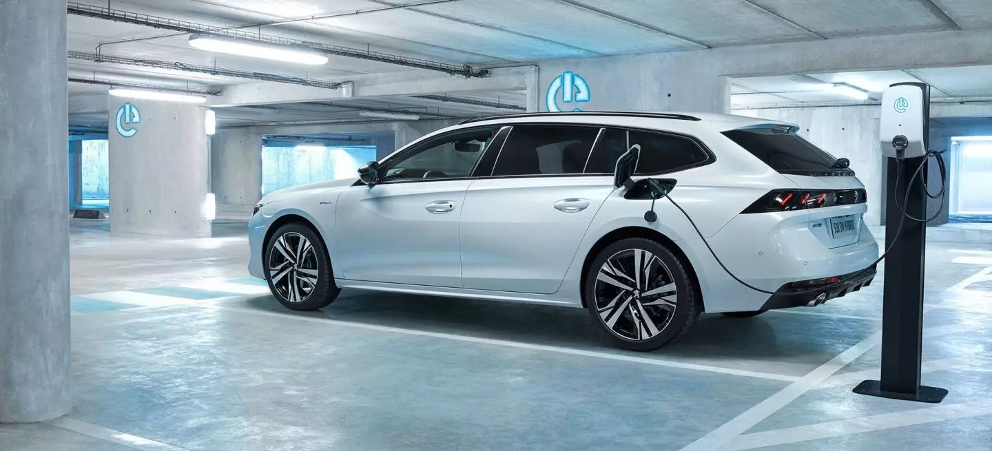 Awọn ọkọ ayọkẹlẹ Peugeot Hybrid 508 3008 22