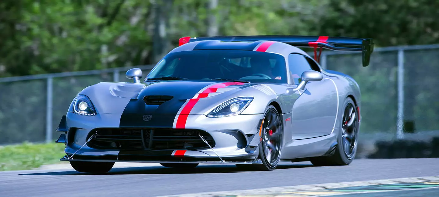 2016 Dodge Viper ACR: lõpetage pressid! Põhiline tänavalitsentsiga võidusõidusportauto naaseb