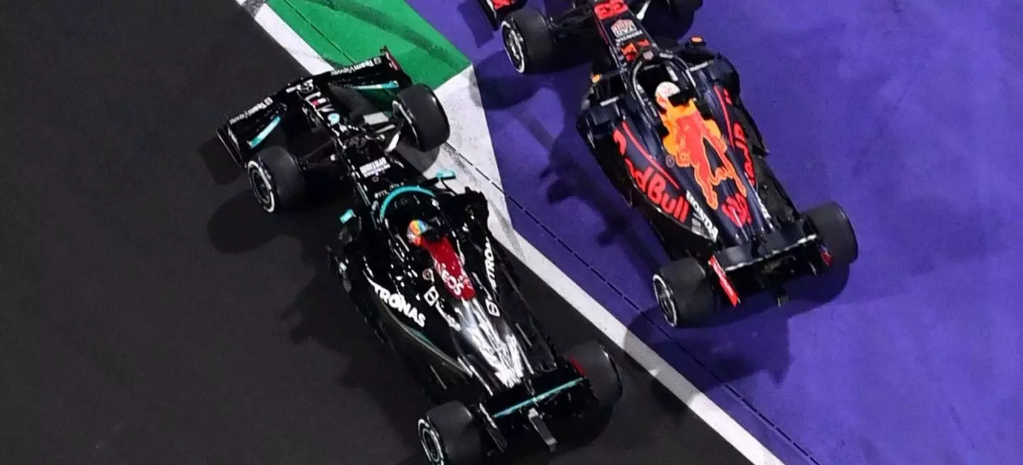 max-verstappen-red-bull-lyuis-hamilton-f1-2021-3