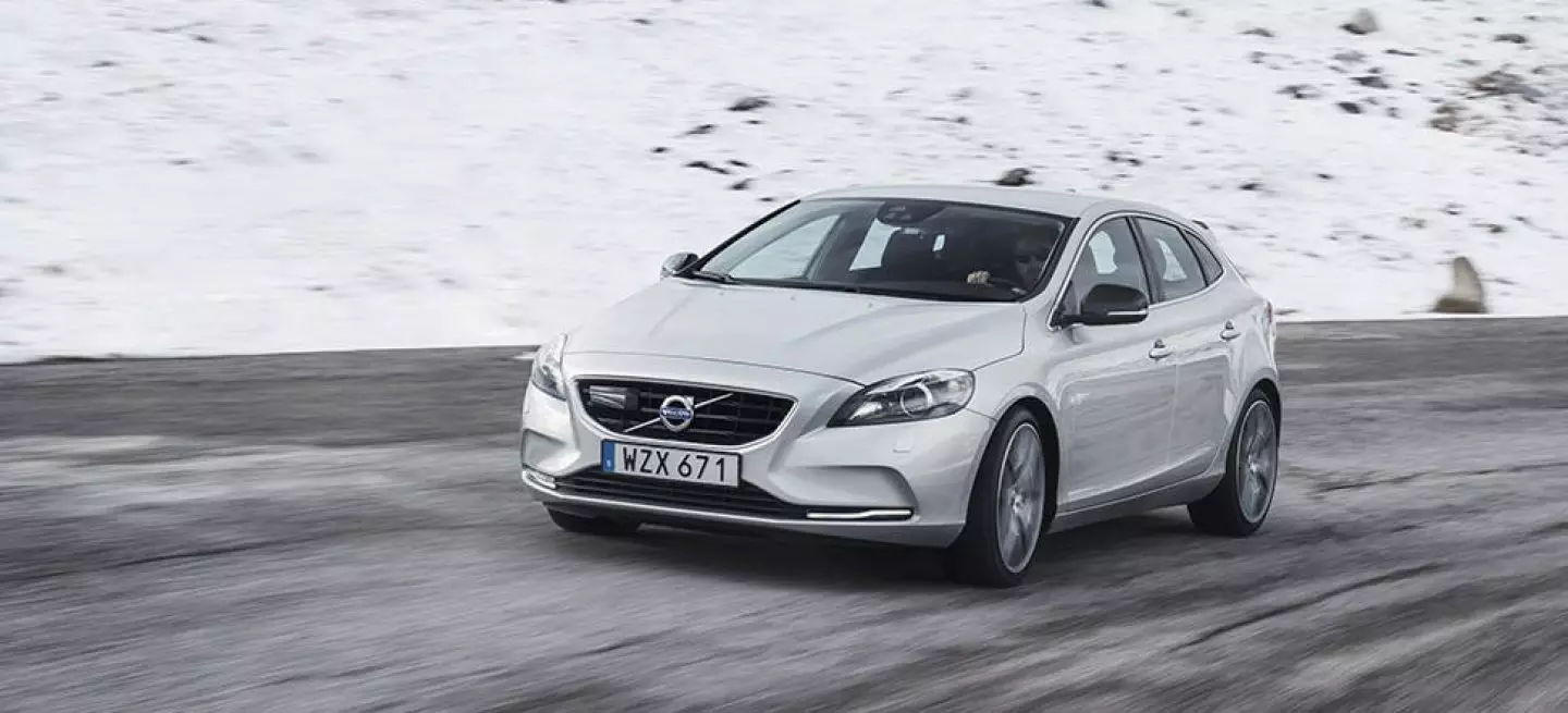 Volvo_V40_972x900_00010