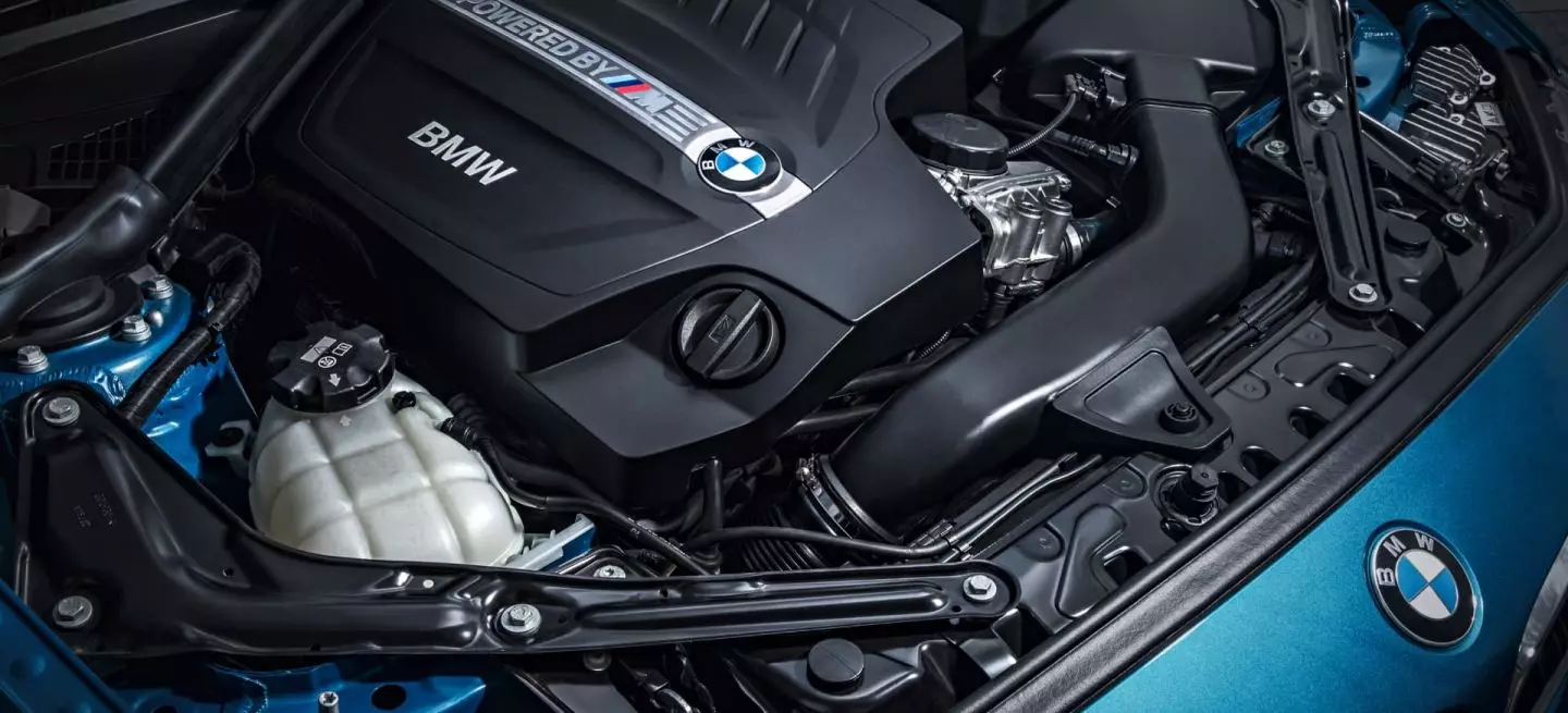 স্থানচ্যুতি Bmw M2 ইঞ্জিন