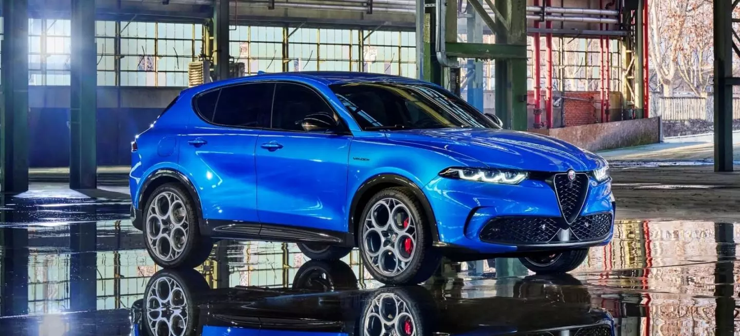 Alfa Romeo Tonale 2022 Biru 09