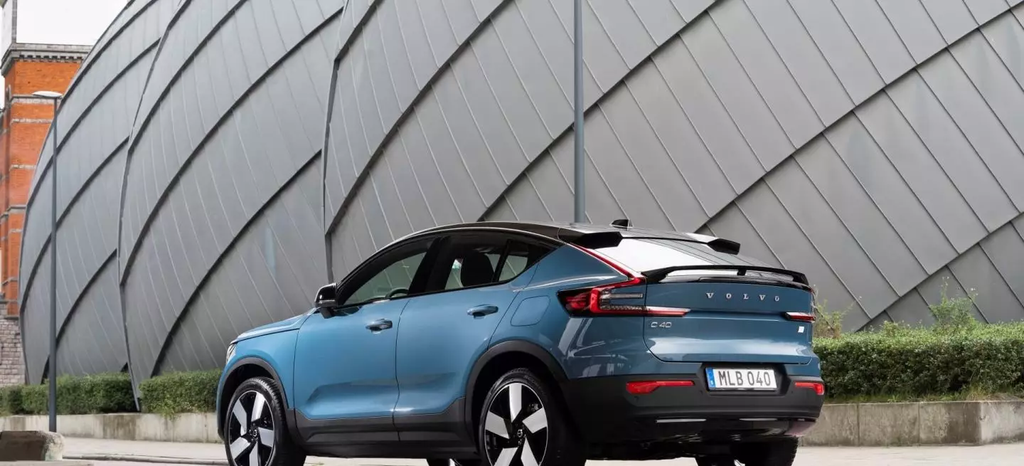 Volvo C40 Recharge، Fjord Blue