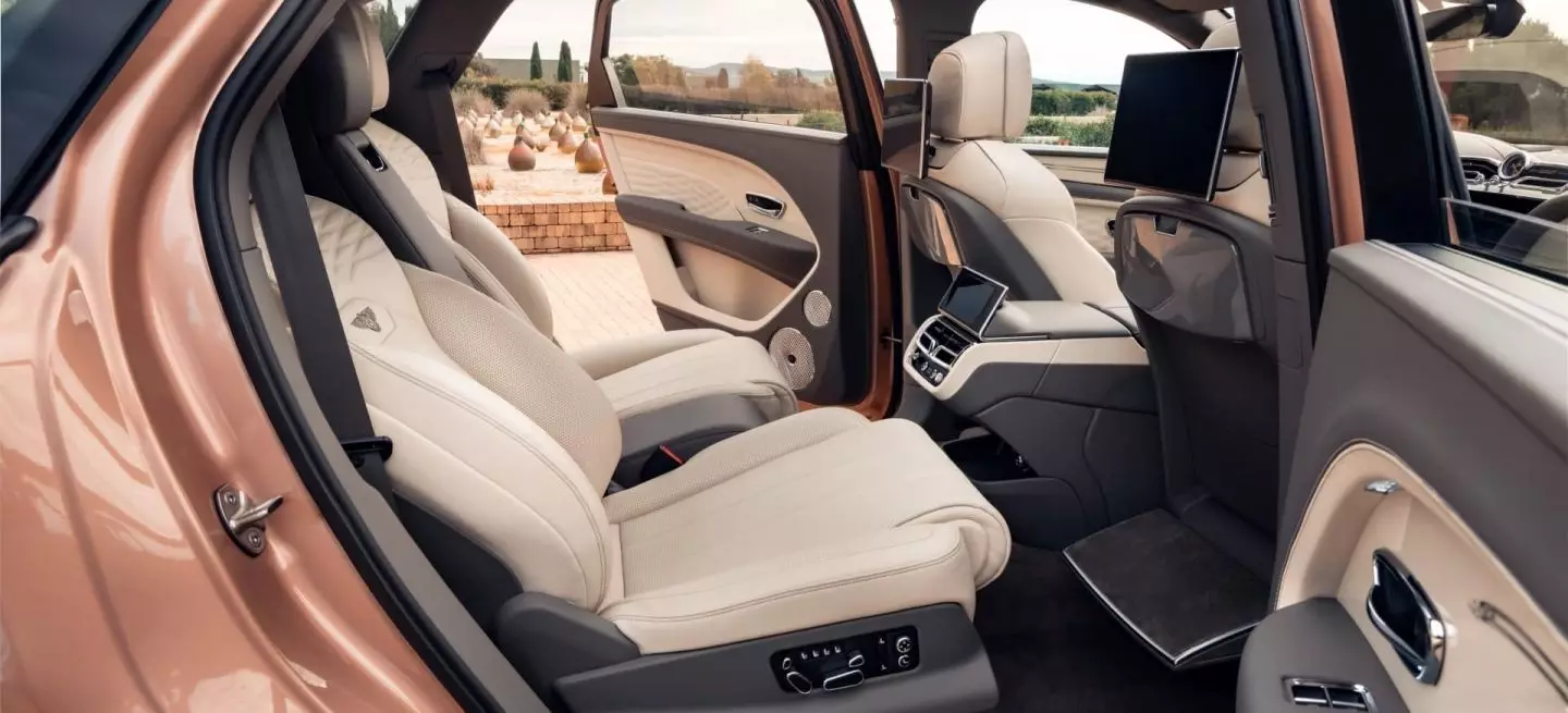 Bentley Bentayga Ewb Airline Seats 2022 02