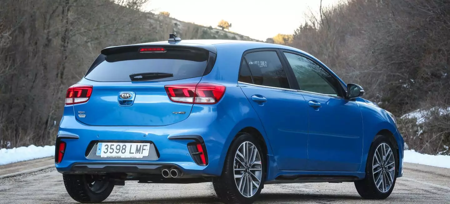 Kia Rio 2021: otomobîlek rehet ji bo her tiştî, ceribandin 119609_2