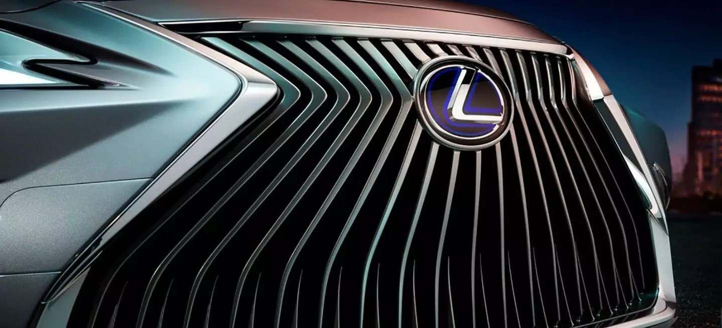 “Lexus Es Advance 01”