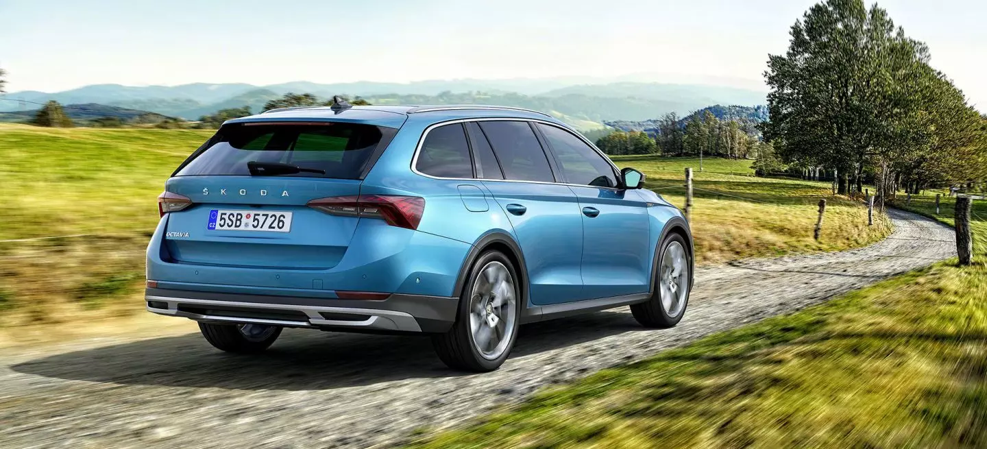 Skoda Octavia Scout Blue 2020 နောက်ဘက် ၂