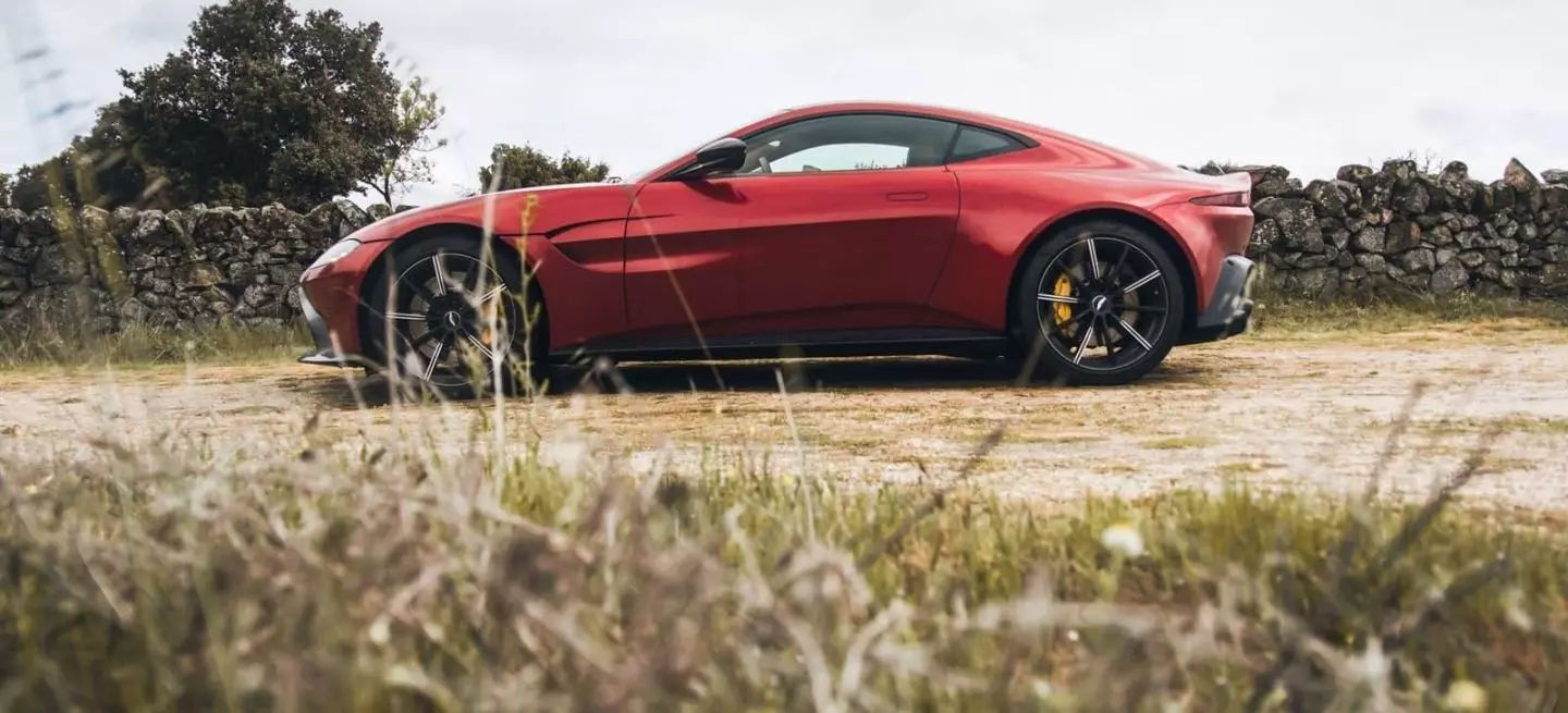 Ujian Aston Martin Vantage V8 2019 006