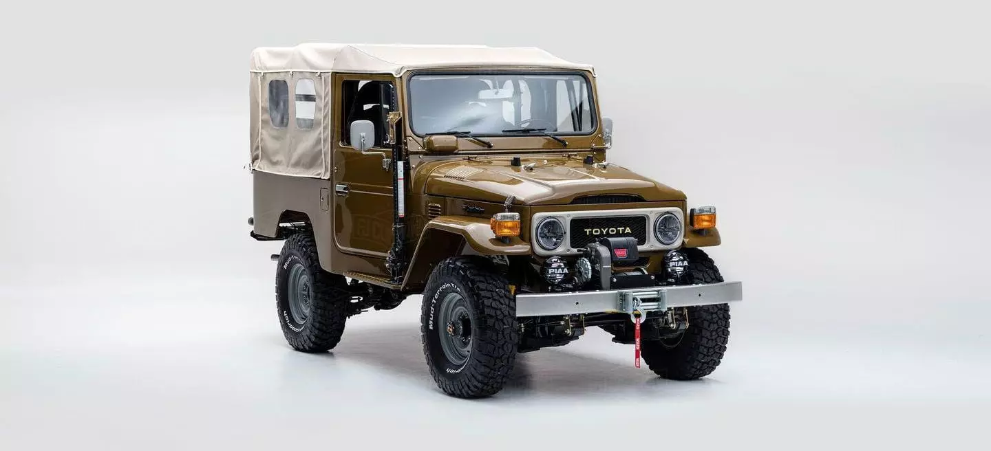 Txaus siab rau qhov classic tsw ntawm Toyota Land Cruiser debuting zoo heev restomod los ntawm Lub Tuam Txhab FJ