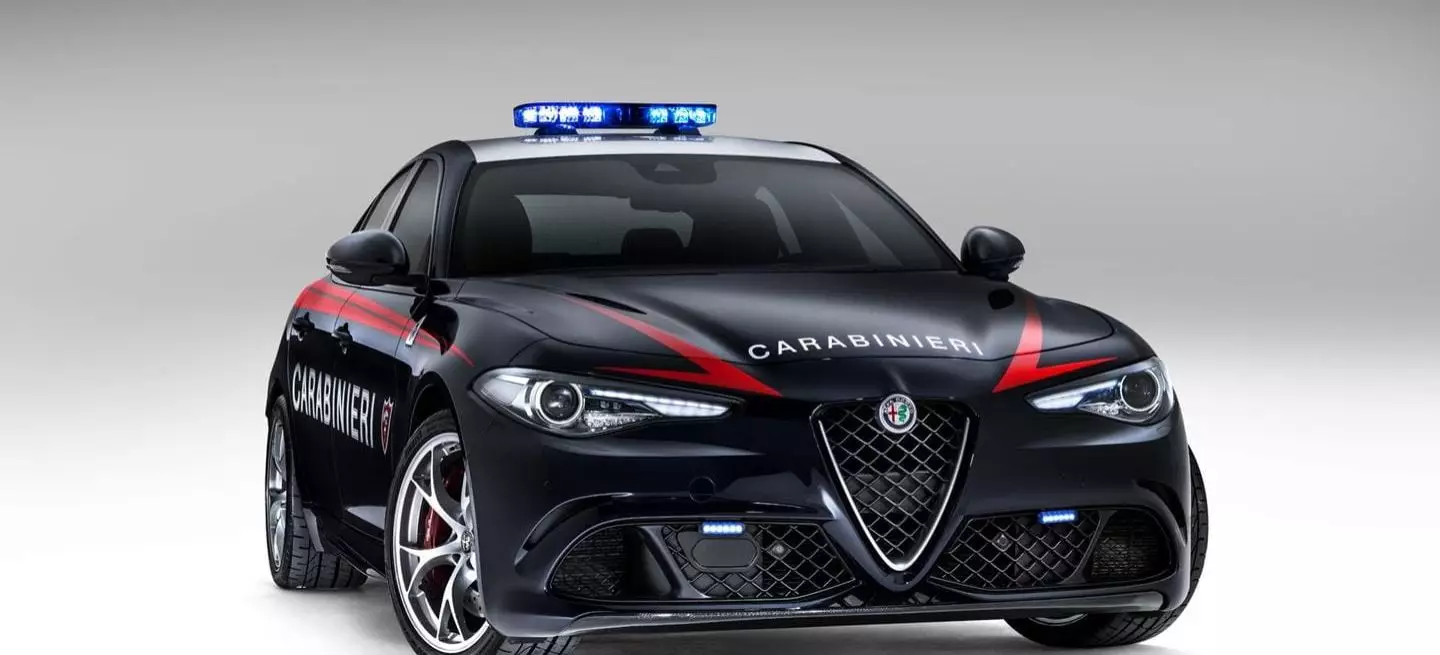 alfa-romero-giulia-karabinieri-2016-06