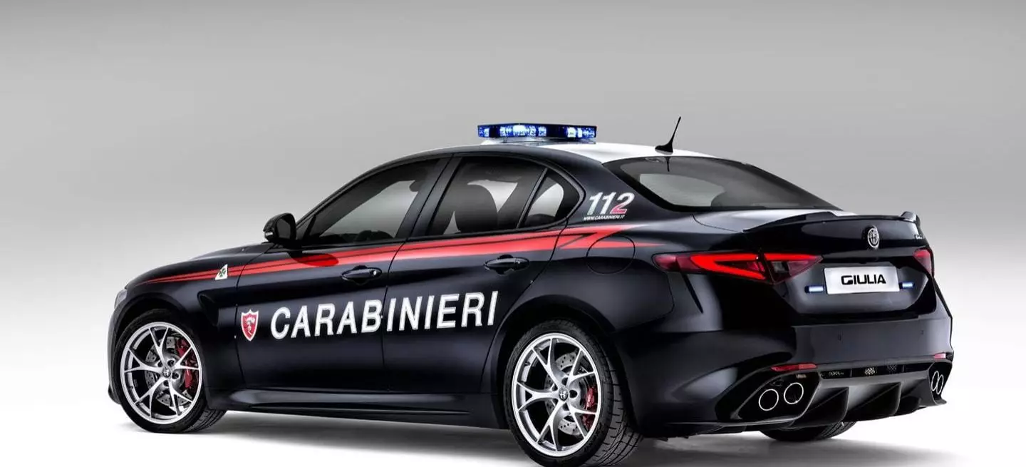 alfa-romero-giulia-karabinieri-2016-08