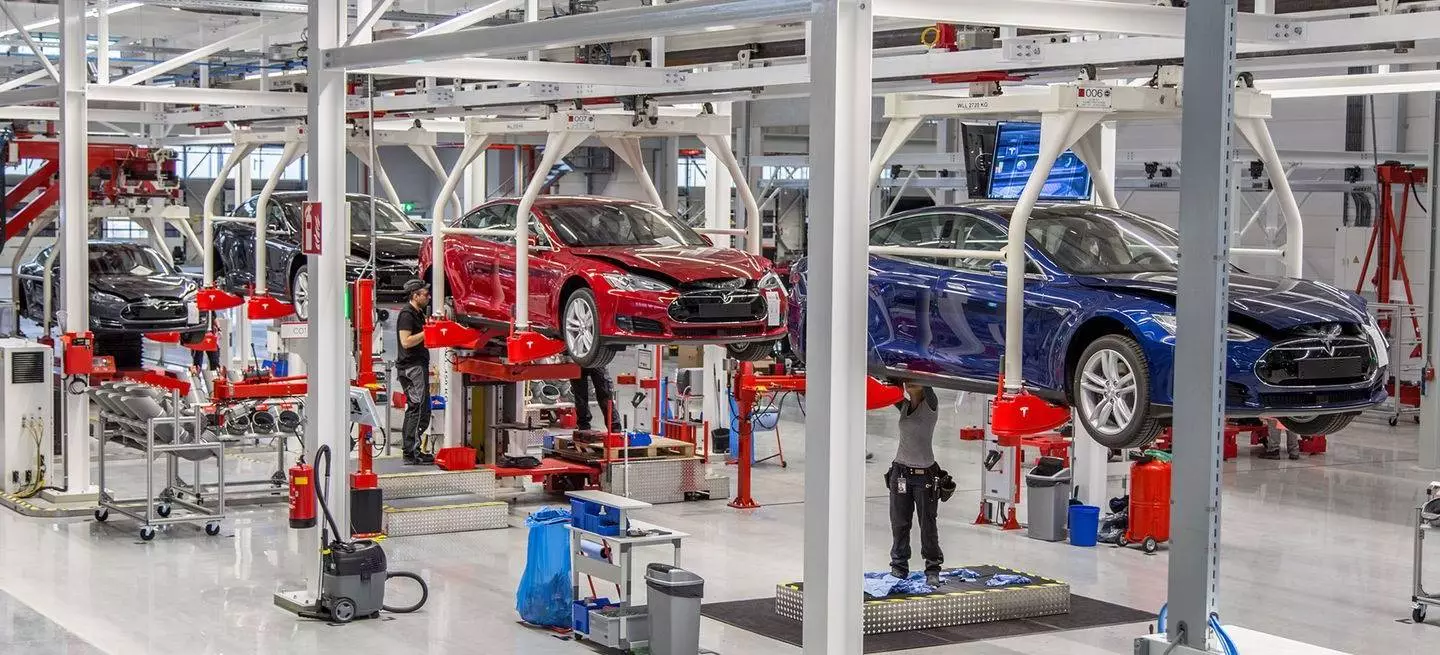 tesla-factory-europe-4