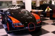 Bugatti Veyron ieu milarian pamilik: ngan 8 anu sami didamel sareng hargana 2,360,000 euro. 125070_1