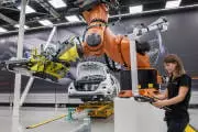 Inyani eyongeziweyo, ii-avatars kunye neerobhothi: le yi-Mercedes-Benz Industry 4.0 127211_5