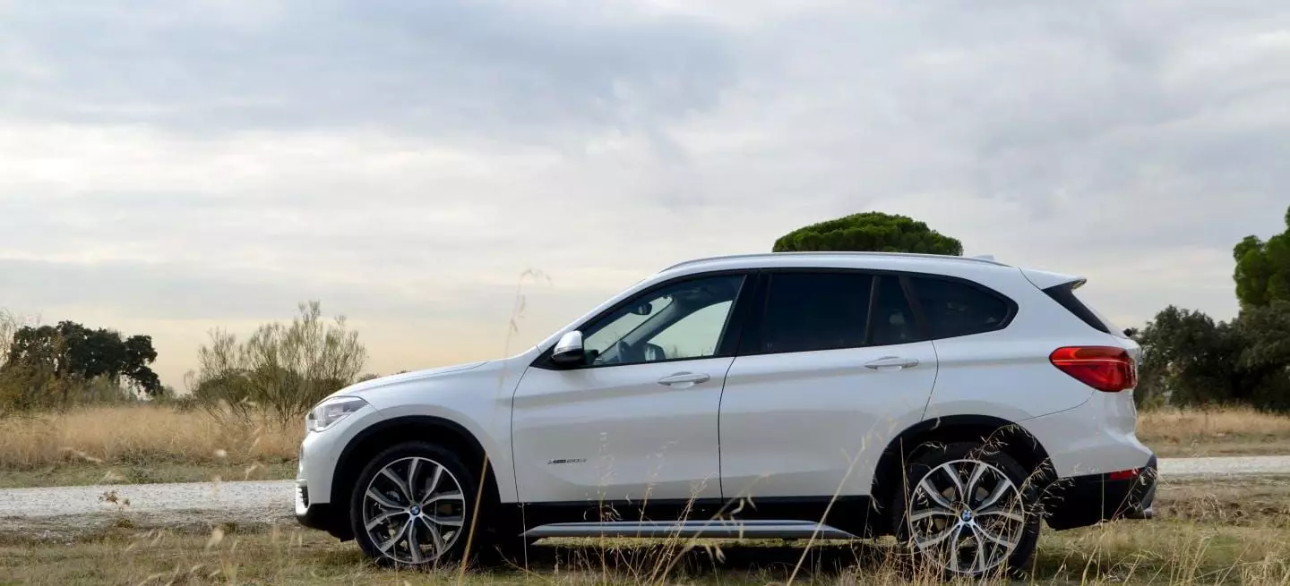 BMW_X1_ibikoresho_2015_mdm_8