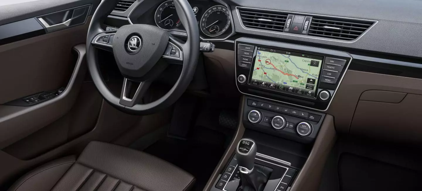 150203 SKODA Superb Wnętrze LaK