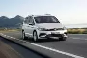 دیر ہو چکی تھی: R-Line کٹ کے ساتھ Volkswagen Touran کے لیے ایک زیادہ جارحانہ نظر 129031_6