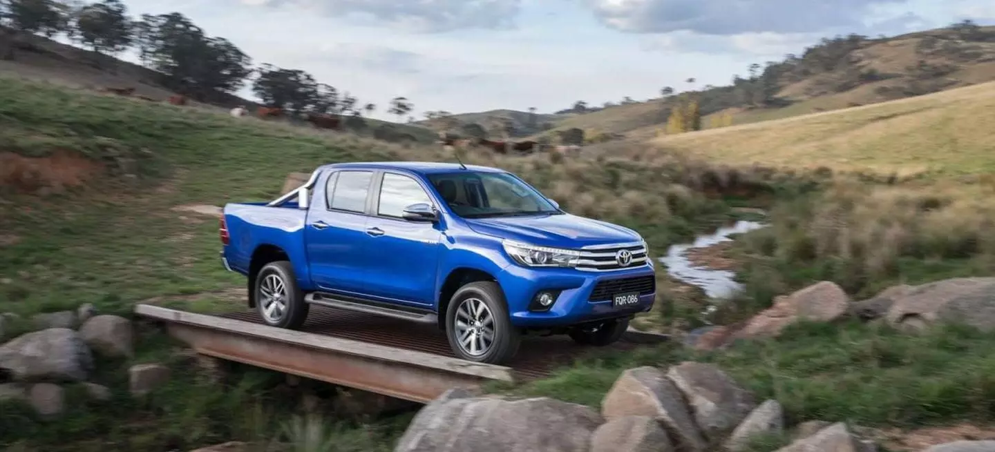 toyota-hilux-2016-15