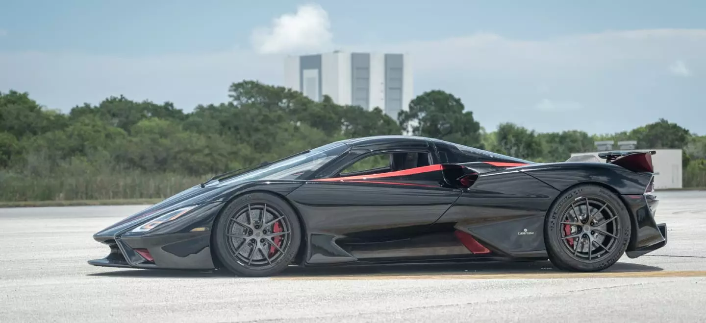 O le SSC Tuatara na ia talepeina lana lava saoasaoa ma lapataia Koennigsegg ma Bugatti: o lona tapulaʻa e mamao lava