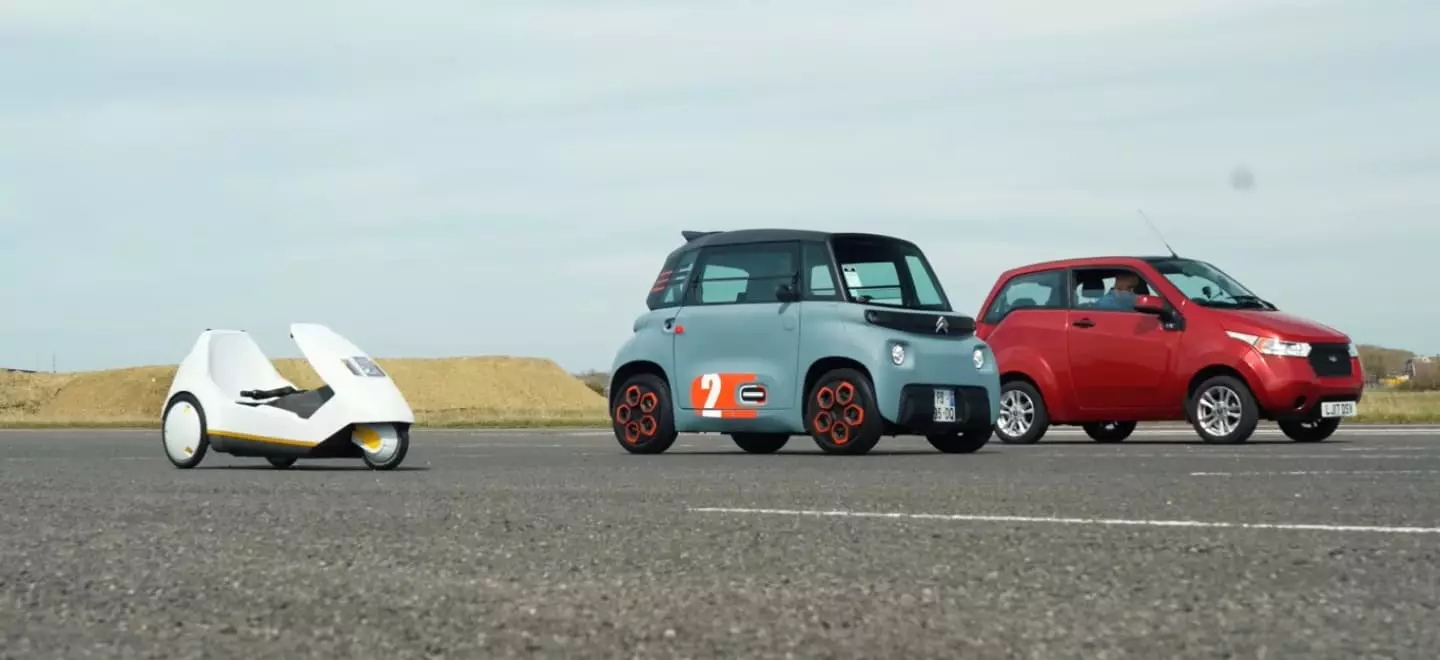 A corrida de arrancada mais improvável apresenta... um Citroën AMI, um Mahindra e2o e um Sinclair C5!