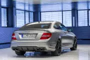 Mercedes C 63 AMG Edition 507 ដែលជាស៊េរីពណ៌ខ្មៅសម្រាប់ទស្សនិកជនទាំងអស់។ 138668_8