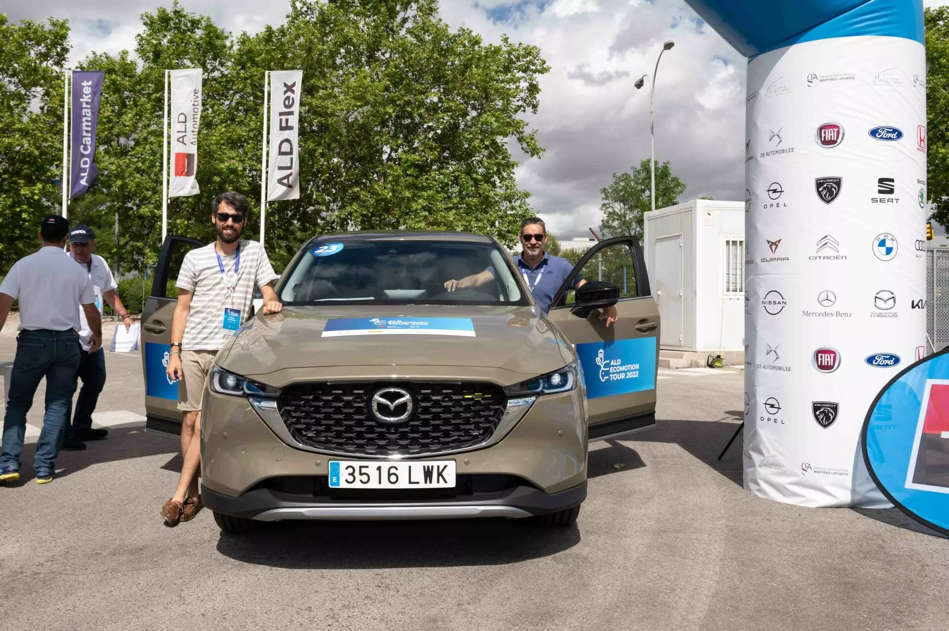 Nou patisipe nan ALD Ecomotion Tour: ekolojik-rasanbleman oswa kijan pou vwayaje 300 km ak mwens pase 10 lit dyezèl.