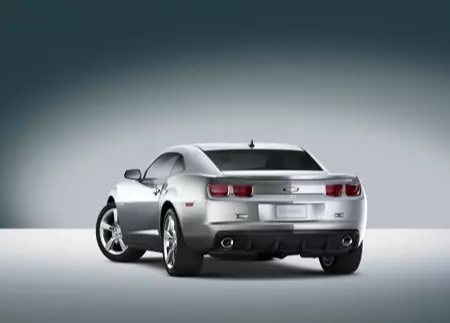 කාන්දු වූ Chevrolet Camaro