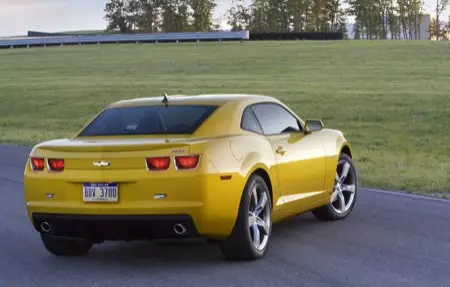 කාන්දු වූ Chevrolet Camaro