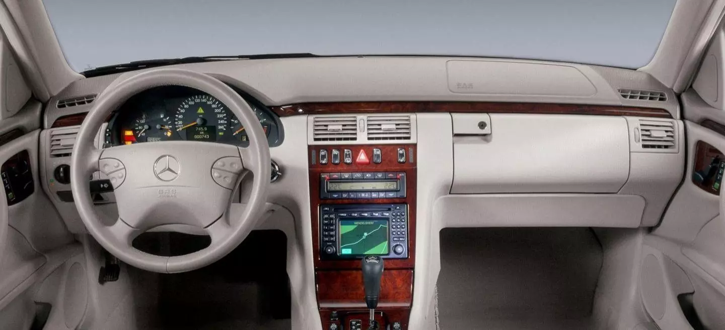 interior-mercedes-class-e-6