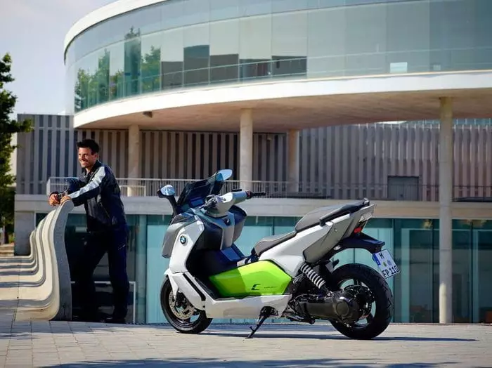 BMW C Evolution: elektrikleşdiriji öndürijilikli elektrik maxi-skuter