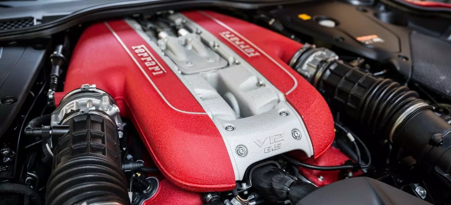 Ferrari 812 Superfast Ngaphandle 00046