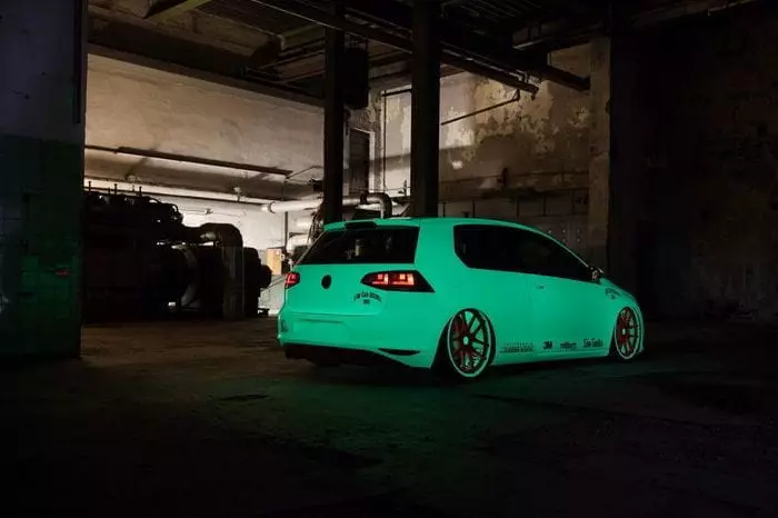 Você quer ser o rei da rave? Você só precisa de um Volkswagen Golf VII