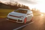 Ar mhaith leat a bheith i do rí ar an rave? Níl uait ach Volkswagen Golf VII 141195_2