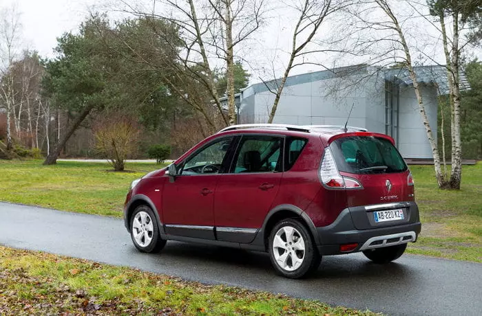 Renault Scénic XMOD: y minivan a baratowyd ar gyfer pob tir