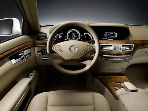 Mercedes S-Class 2010 142050_1