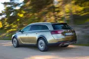 Opel Insignia Country Tourer 2013: Opel ватандашы гаиләсе дә яңартылды 142183_3