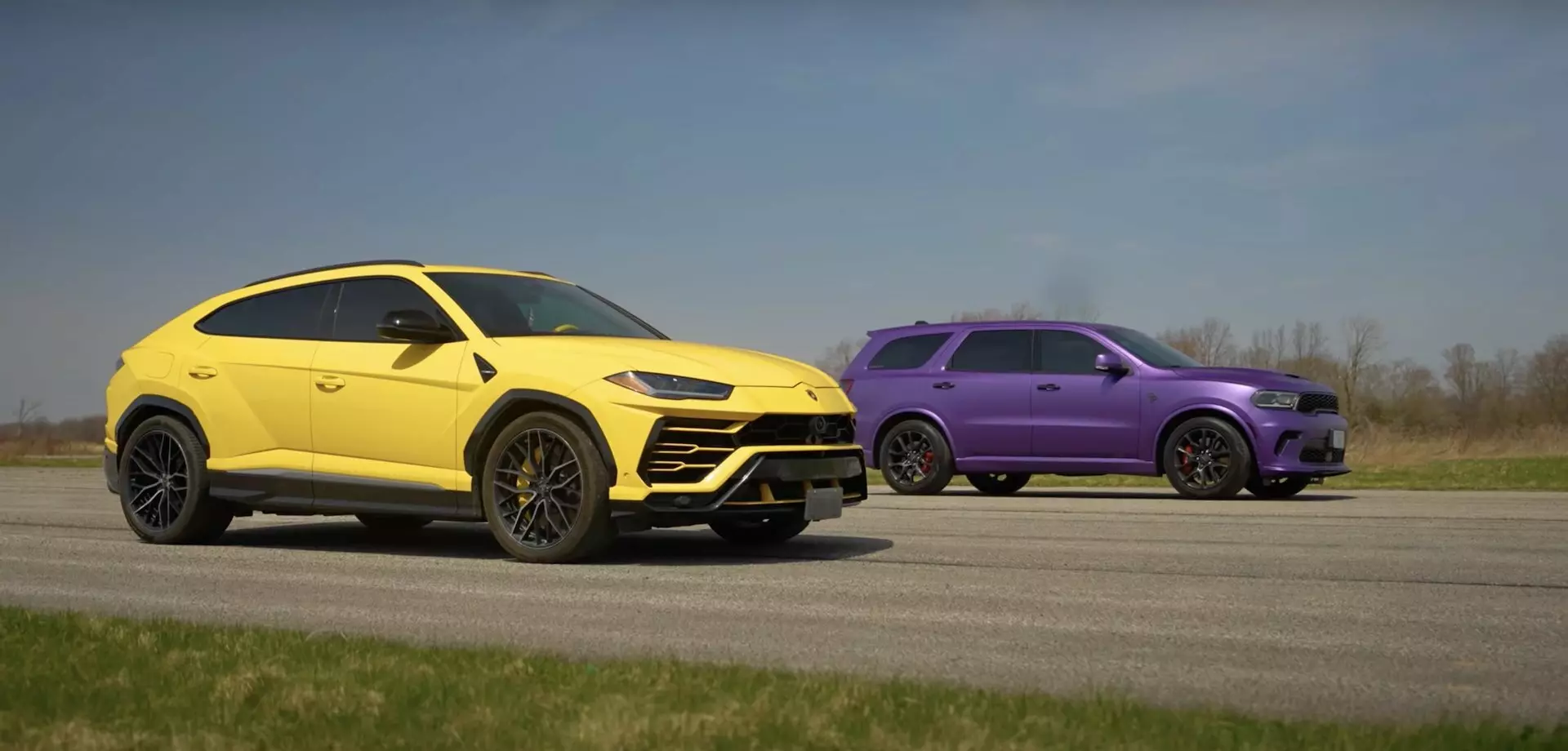 SUV อเมริกันที่มีมากกว่า 700 แรงม้าสามารถเอาชนะ Lamborghini Urus ได้หรือไม่? (+ วิดีโอ)