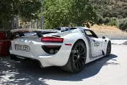 Tus tshiab Porsche 918 Spyder taug kev xeem hauv Granada 145956_10