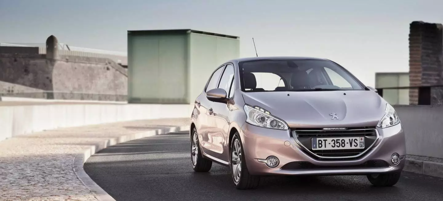 peugeot-208-कव्हर-3