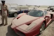 Toz ve kumla dolu Ferrari Enzo'nun Dubai'de terk ettiği açık artırmaya çıktı 146917_3