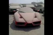 Zur Versteigerung steht der Ferrari Enzo voller Staub und Sand, der in Dubai zurückgelassen wurde 146917_4