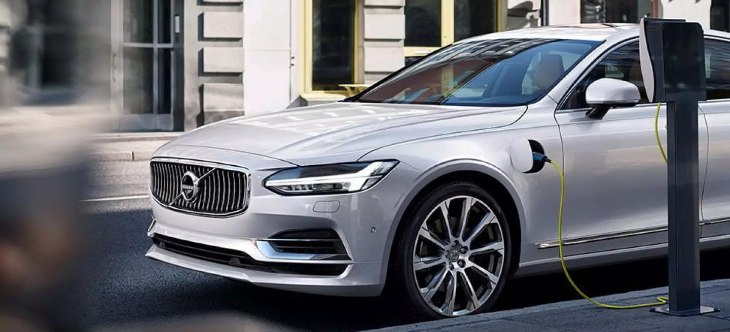 Volvo_S90_972x900_00007