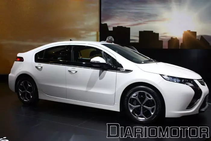 Vauxhall Ampera: koj puas xav tau ntau tus thwjtim?